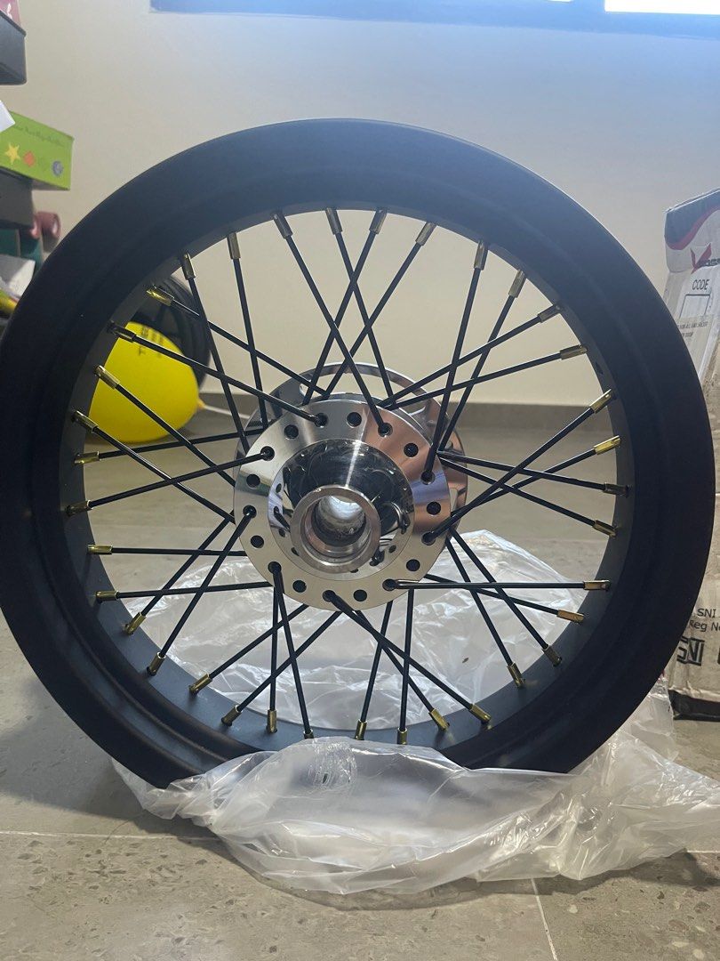 Aerox V Rossi BNIB stock size 14inch it's for aerox v1 only , other ...