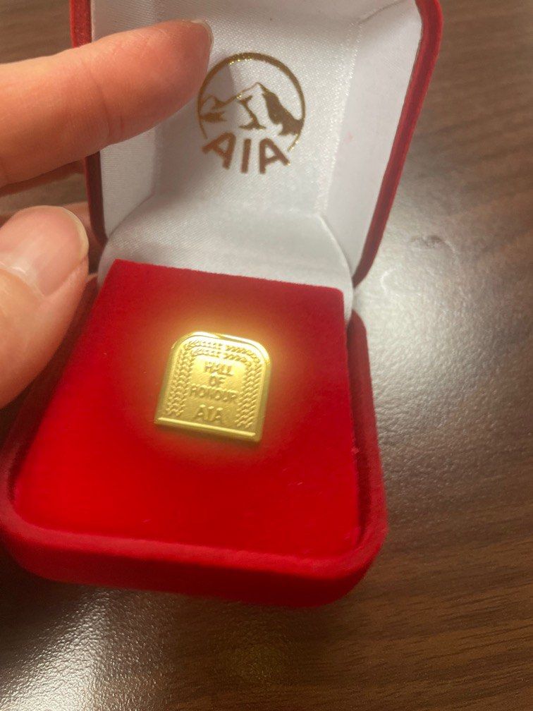 AIA Hall of honour Pin, 興趣及遊戲, 收藏品及紀念品, 古董收藏 - Carousell