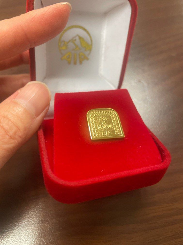 AIA Hall of honour Pin, 興趣及遊戲, 收藏品及紀念品, 古董收藏 - Carousell