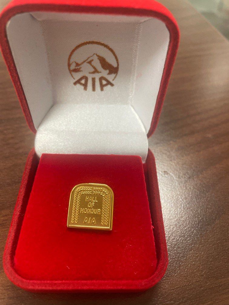 AIA Hall of honour Pin, 興趣及遊戲, 收藏品及紀念品, 古董收藏 - Carousell
