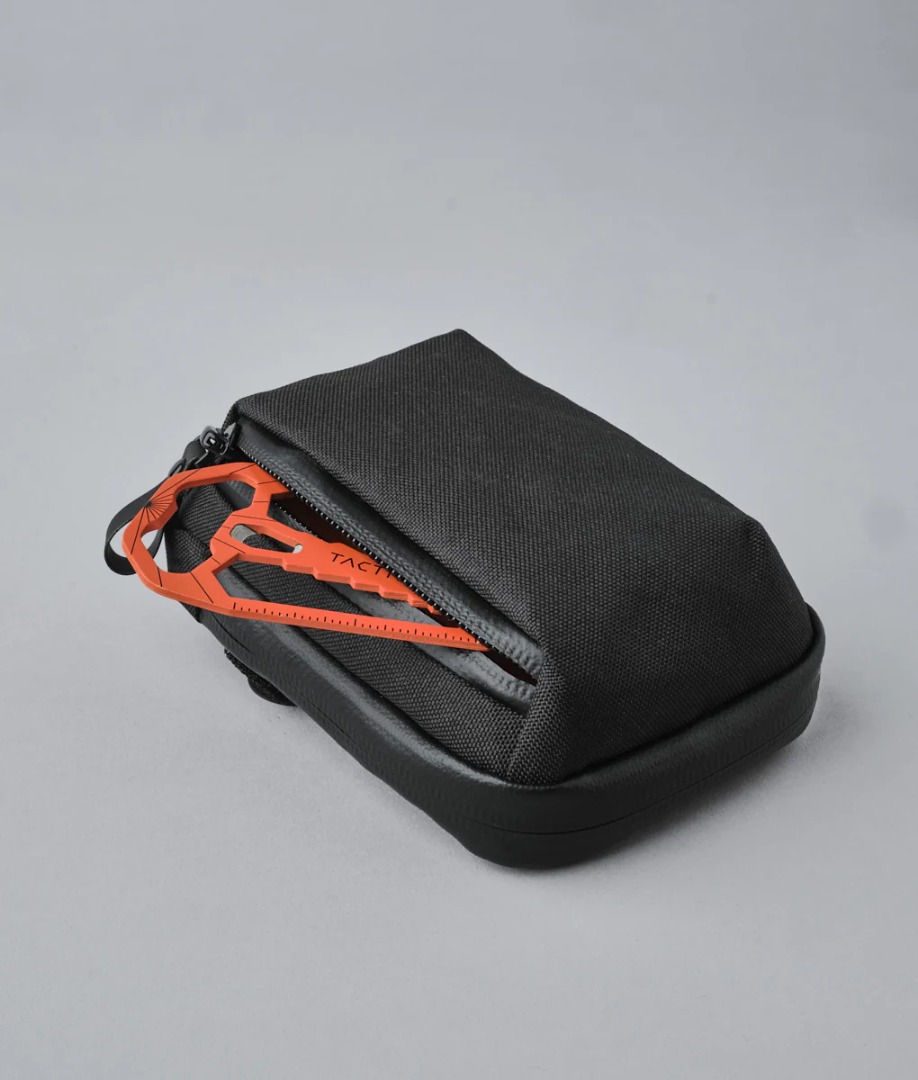 ALPAKA METRO POUCH, Men's Fashion, Bags, Belt bags, Clutches and ...