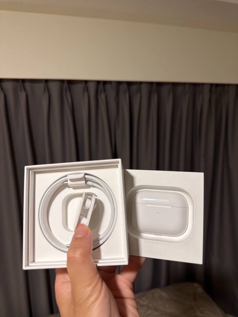 Apple AirPods Pro Gen 1 (box and wire included), Audio, Earphones on ...