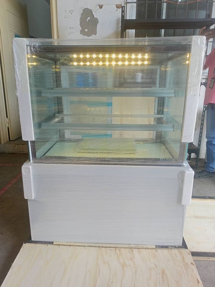 cake chiller, Food & Drinks, Chilled & Frozen Food on Carousell