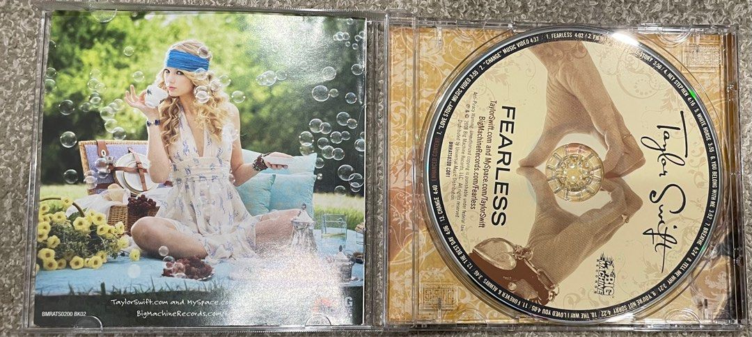 CD: Taylor Swift Fearless US pressing, Hobbies & Toys, Music & Media ...