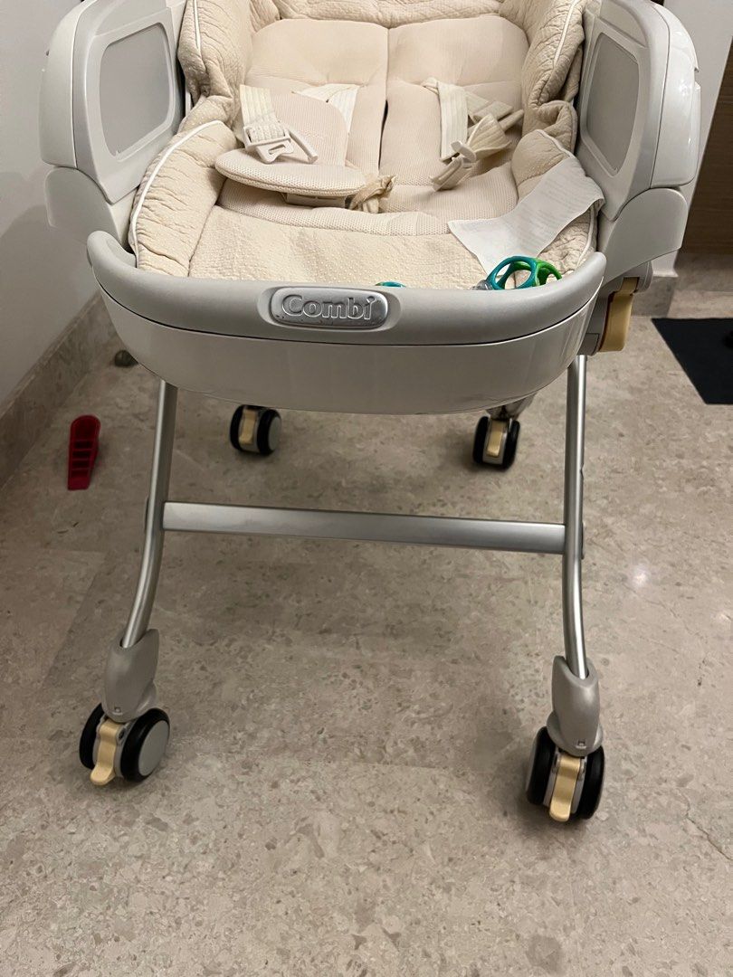 Combi Potable baby chair, Babies & Kids, Baby Nursery & Kids Furniture ...