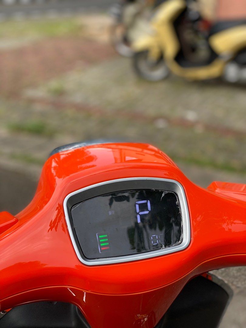 Dijual Uwinfly T3 Model Vespa S warna Orange Motor Listrik Selis, Motor ...