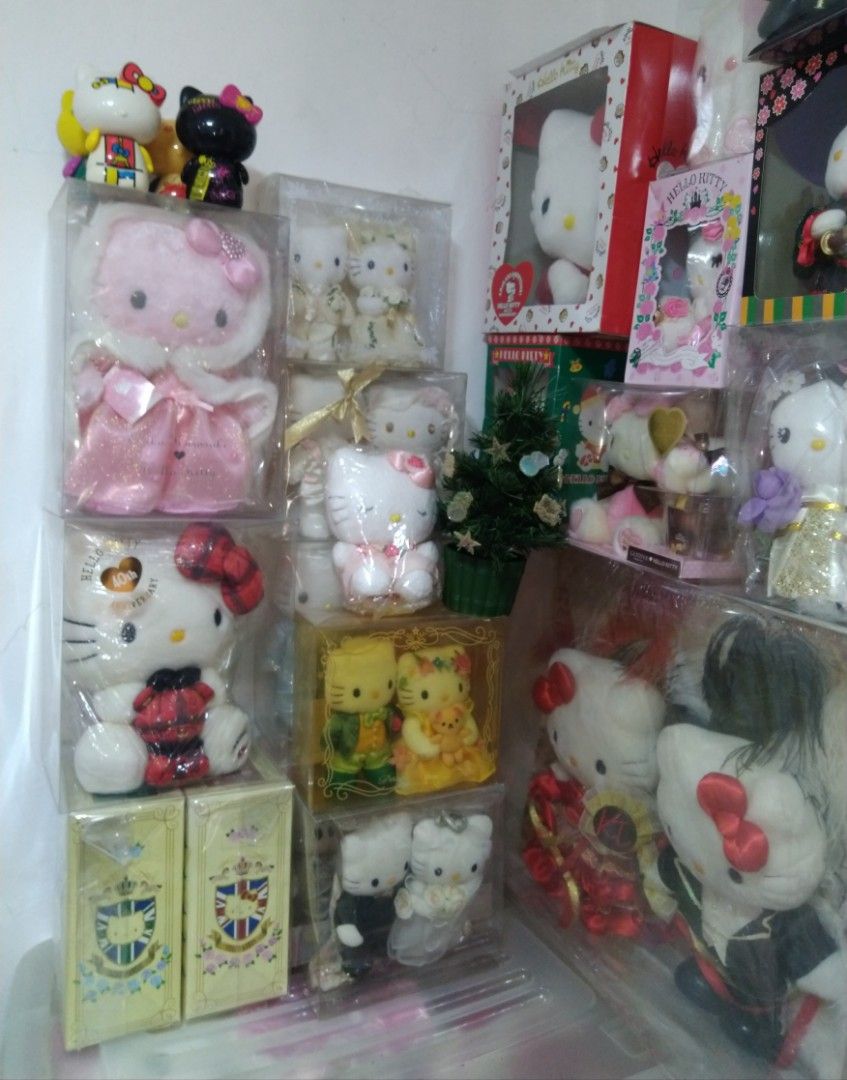 Hello Kitty Collector items on Carousell