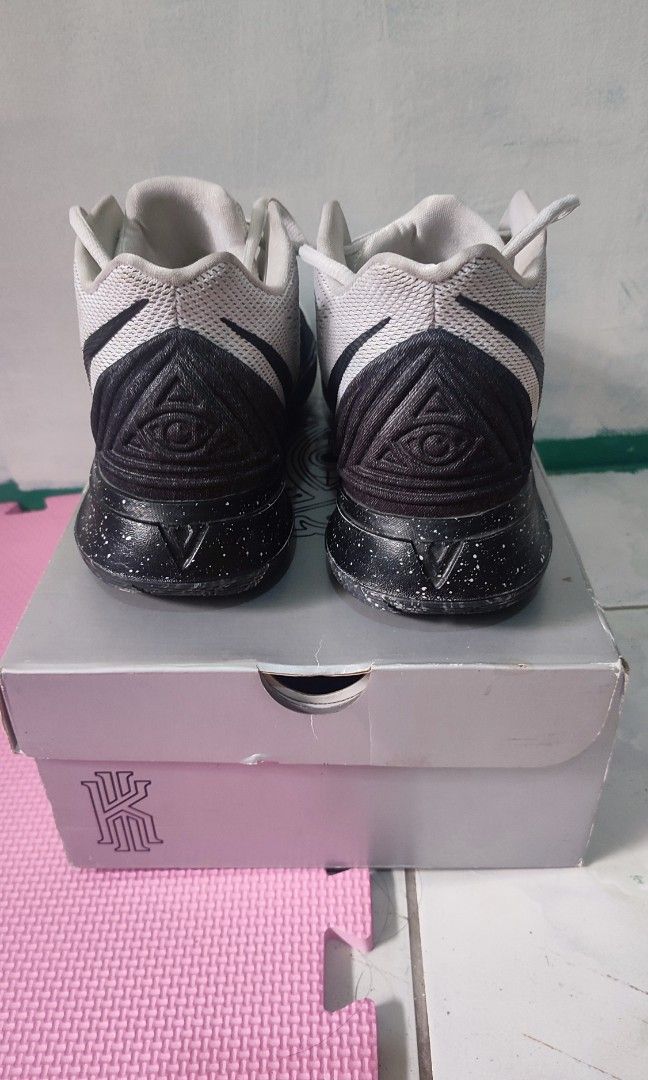 Kyrie 5 Oreo EP, Men's Fashion, Footwear, Sneakers on Carousell