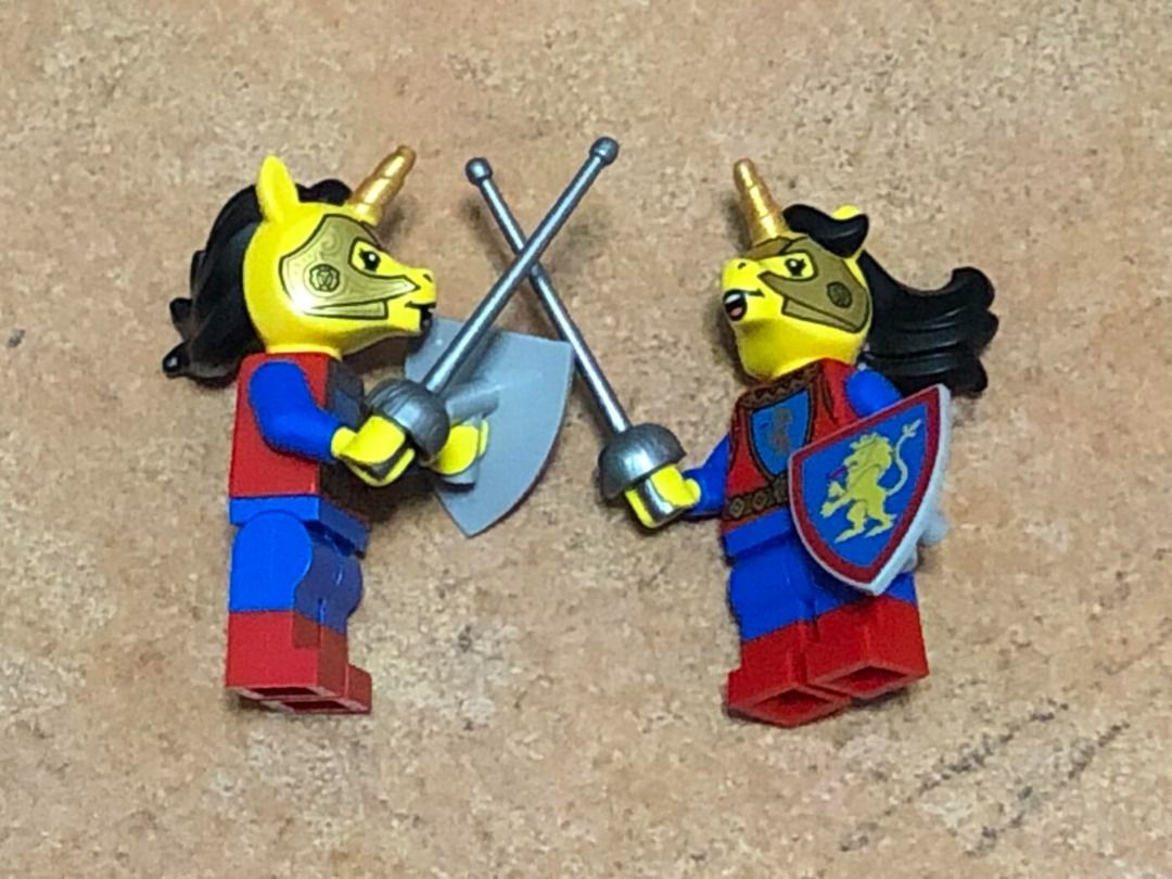 LEGO Build a Minifigure (Unicorn Lion Knight, wielding a shield and ...