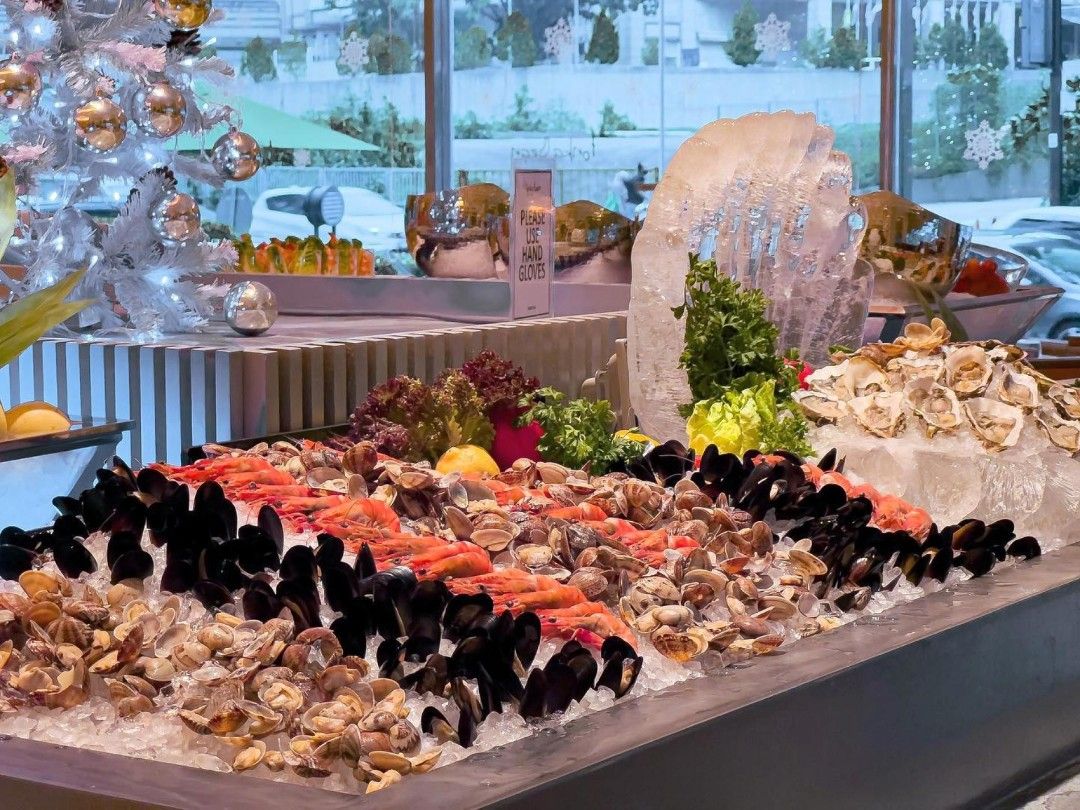 Majestic Hotel Buffet Lunch Weekend Weekdays 5 star hotel, Tickets & Vouchers, Vouchers on Carousell