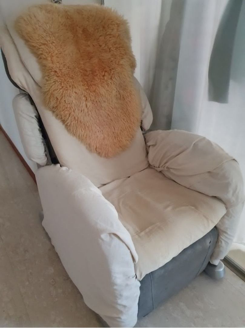 Massage Chair Osim UDesire, Furniture & Home Living, Furniture, Other ...