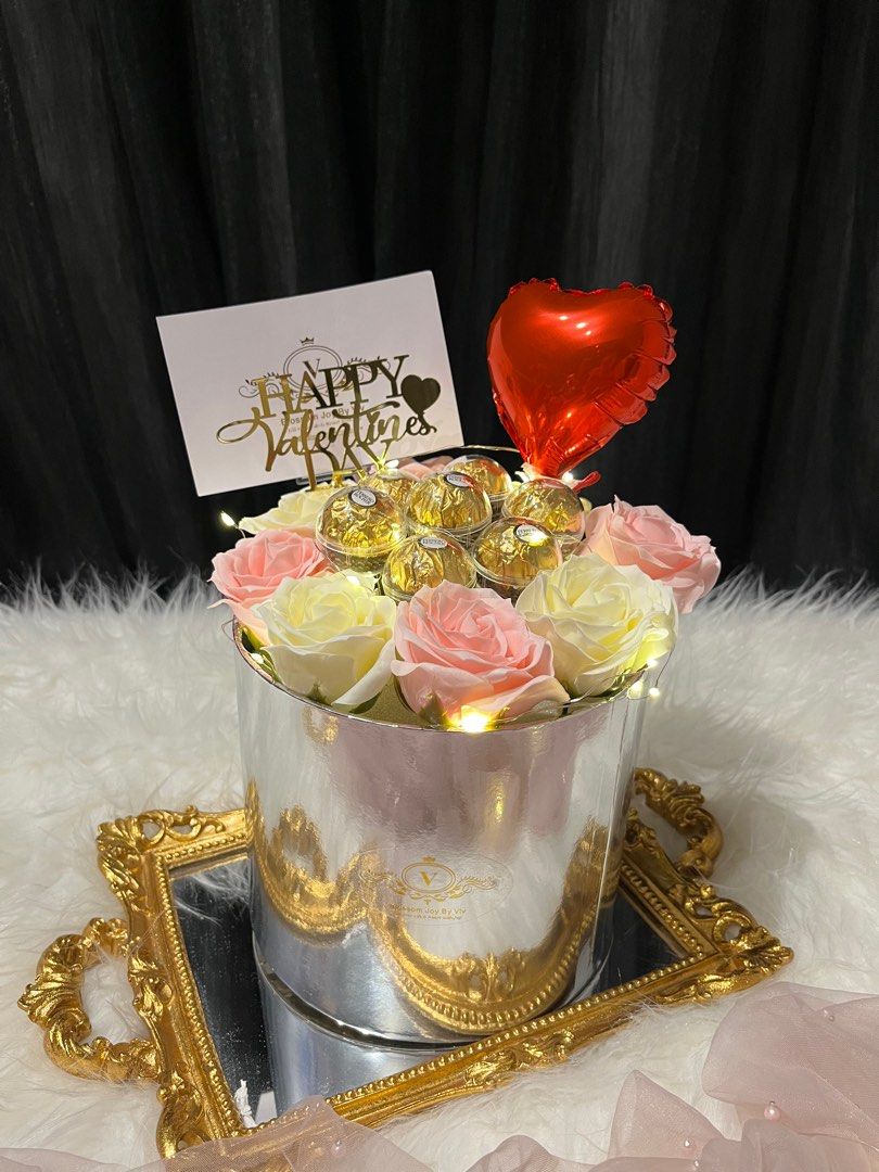 Bj04 Magic Mirror Soap Flower Box With Mini Heart Shaped Foil Balloon