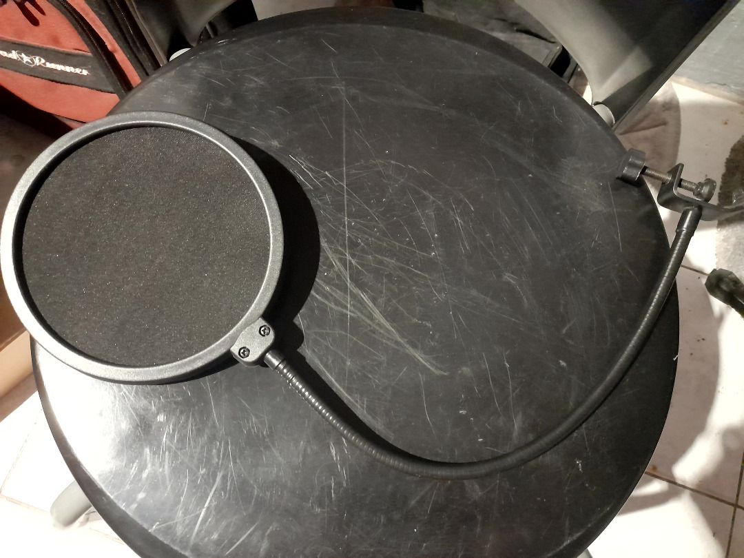 Neewer Portable Microphone Vocal Isolation Shield (FREE Pop Filter) on ...