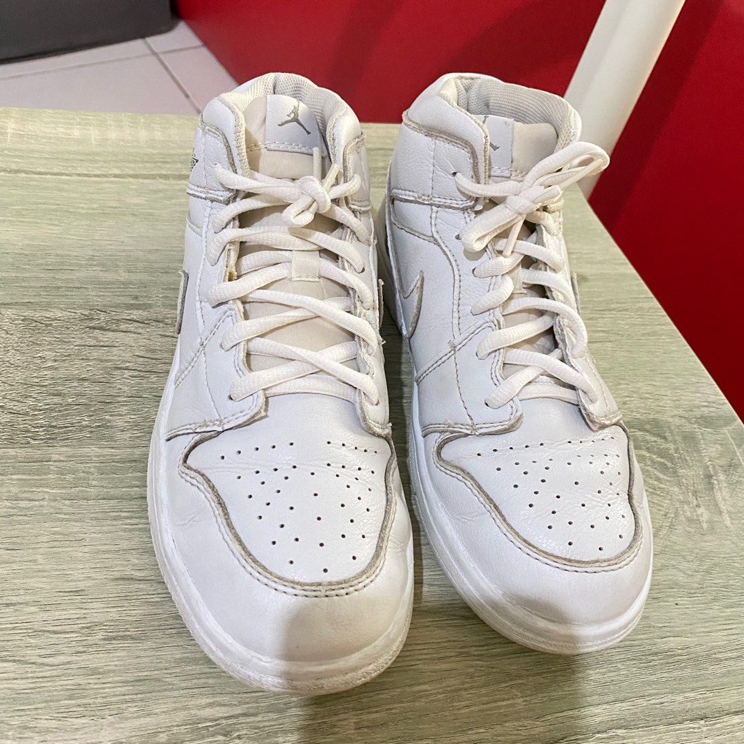 Nike Air Jordan white Sepatu Putih, Bayi & Anak, Lainnya di Carousell