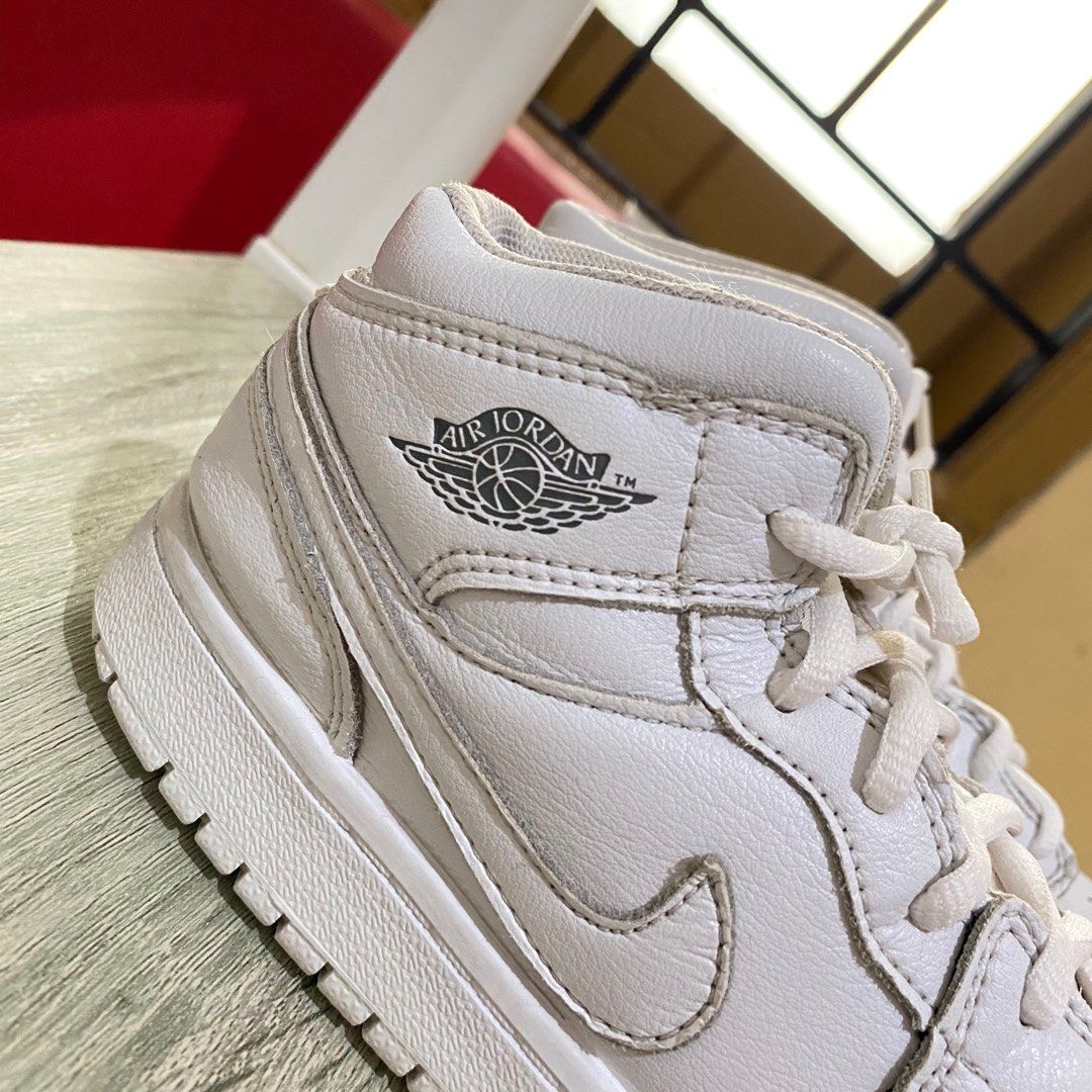 Nike Air Jordan white Sepatu Putih, Bayi & Anak, Lainnya di Carousell
