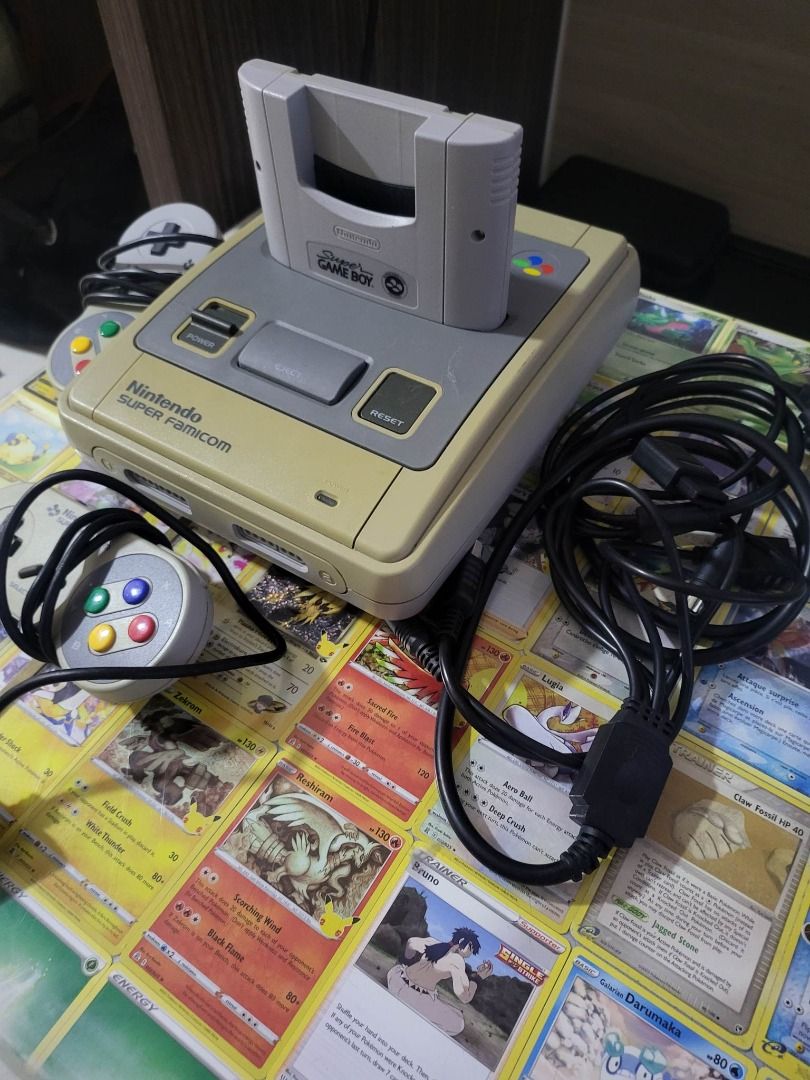 Nintendo Super Famicom, 2 controller, adaptor for gbc games and cables ...