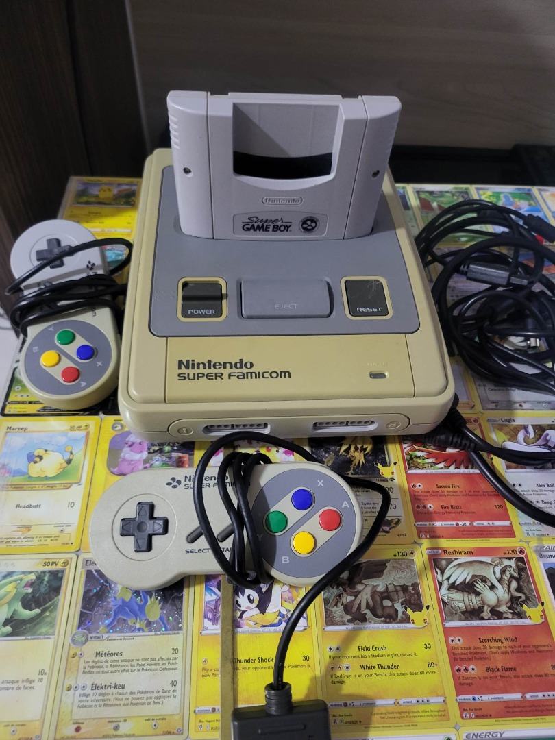 Nintendo Super Famicom, 2 controller, adaptor for gbc games and cables ...