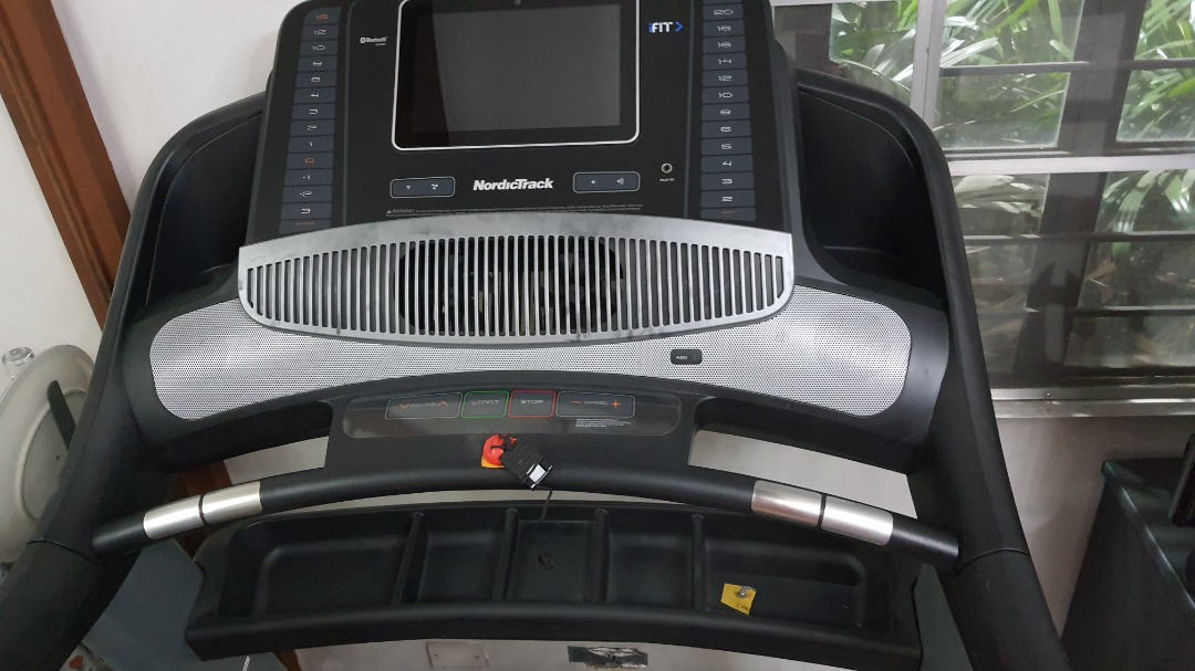 NordicTrack Commercial 1750 Treadmill, Sports Equipment, Exercise ...