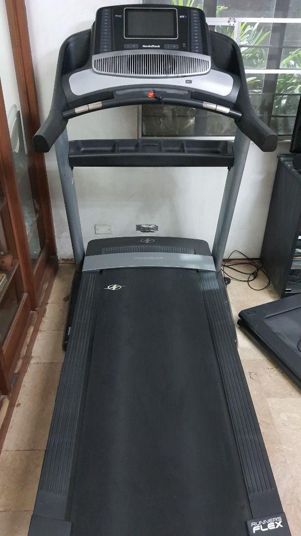 NordicTrack Commercial 1750 Treadmill, Sports Equipment, Exercise ...