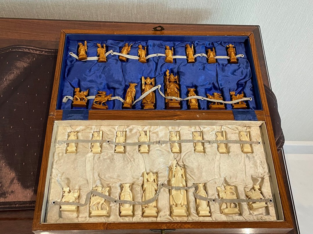 Old chess set, Hobbies & Toys, Memorabilia & Collectibles, Vintage ...
