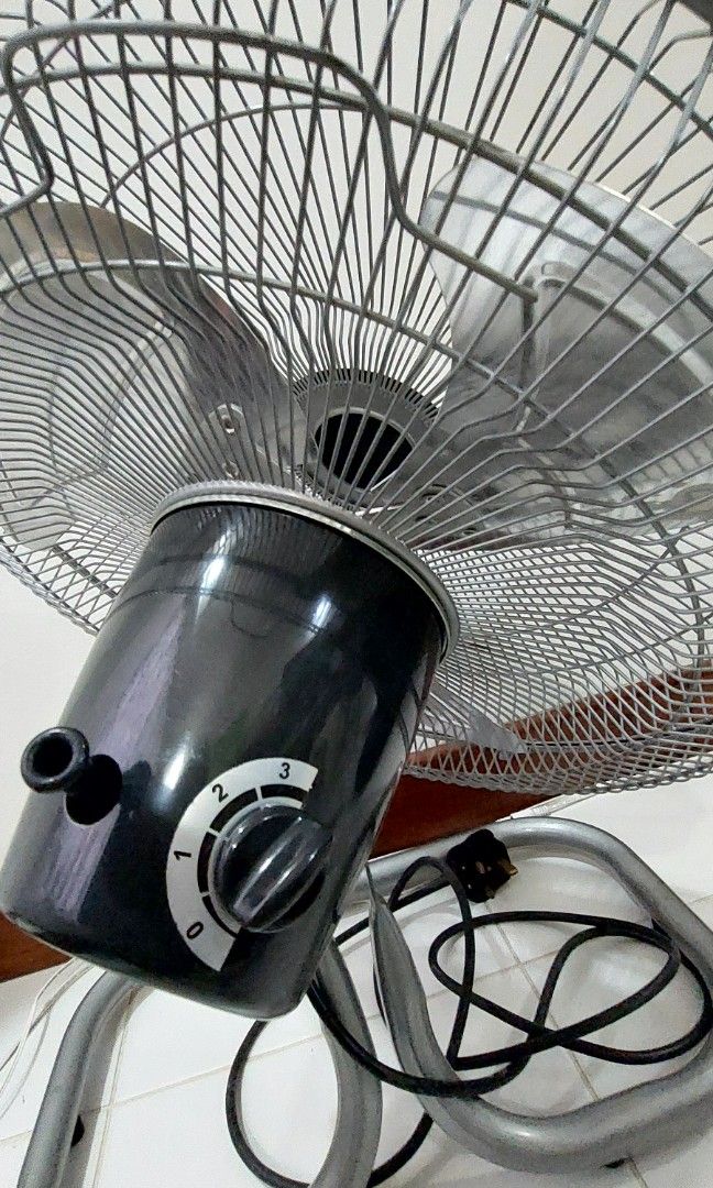 Powerful Oscillating Air Circulator , Furniture & Home Living, Lighting ...