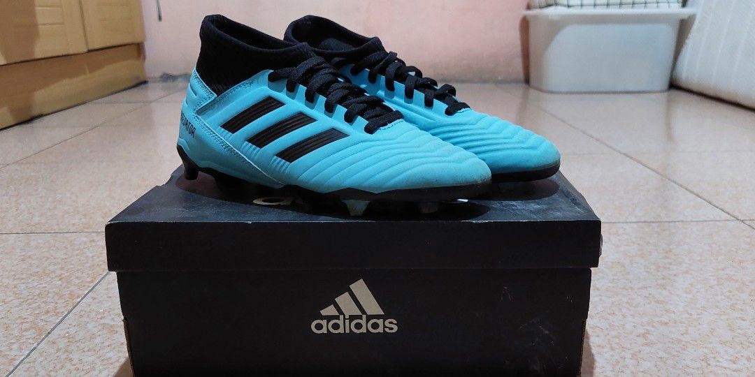 Sepatu Bola Adidas Predator