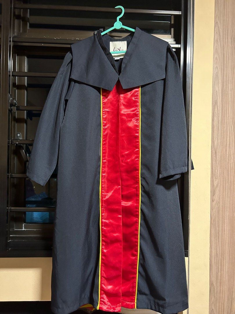Temasek Polytechnic Graduation Gown, Men's Fashion, Coats, Jackets and ...