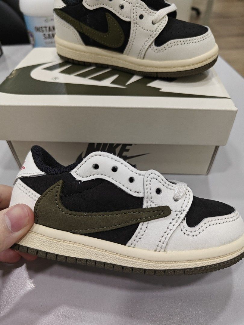 Travis Scott AJ1 Low OG SP (TD), Men's Fashion, Footwear, Sneakers on ...