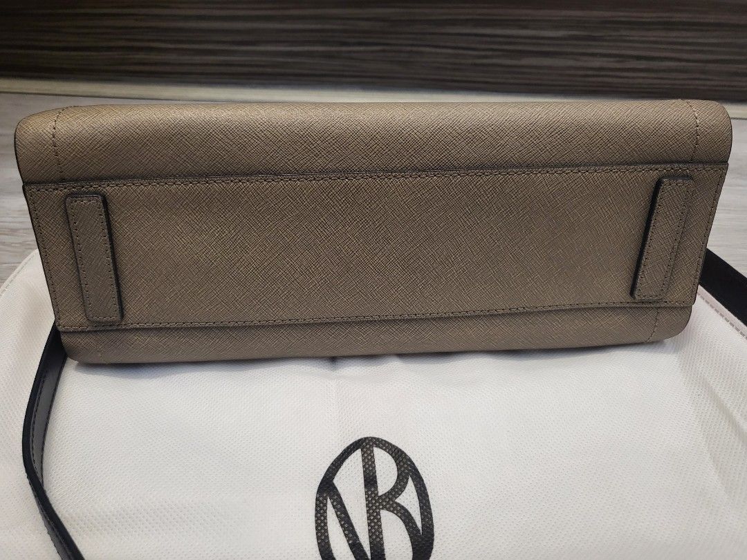 Vincis Bench, Luxury, Bags & Wallets on Carousell