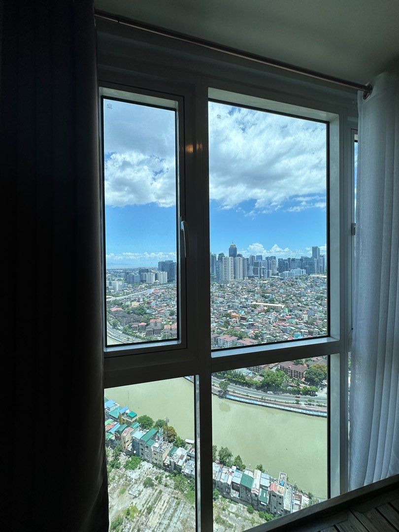 37th Floor Fully Furnished Axis Residences Pioneer Mandaluyong Studio ...