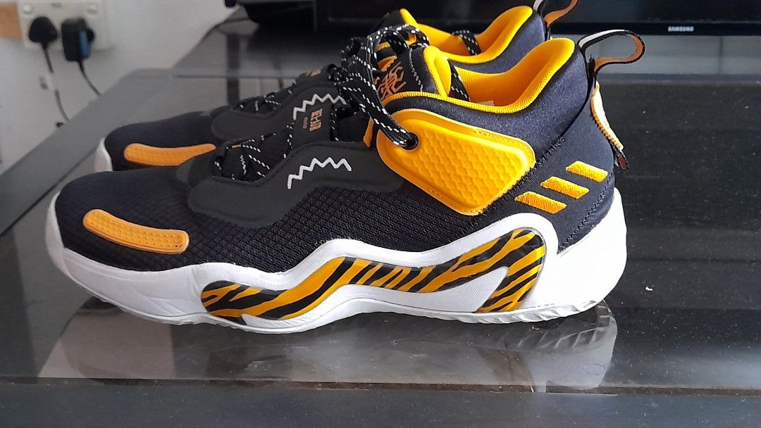 Adidas D.O.N. Issue 3, Men's Fashion, Footwear, Sneakers on Carousell