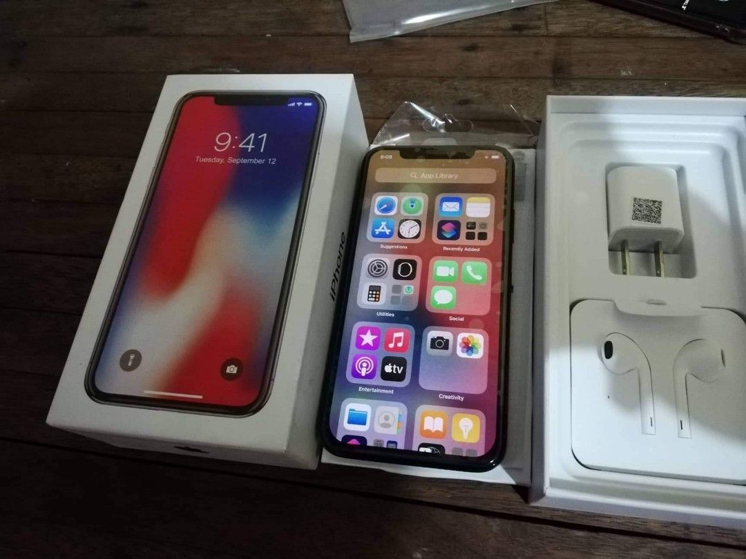 Apple iPhone X 64GB Factory Unlocked Complete set box accesories and ...