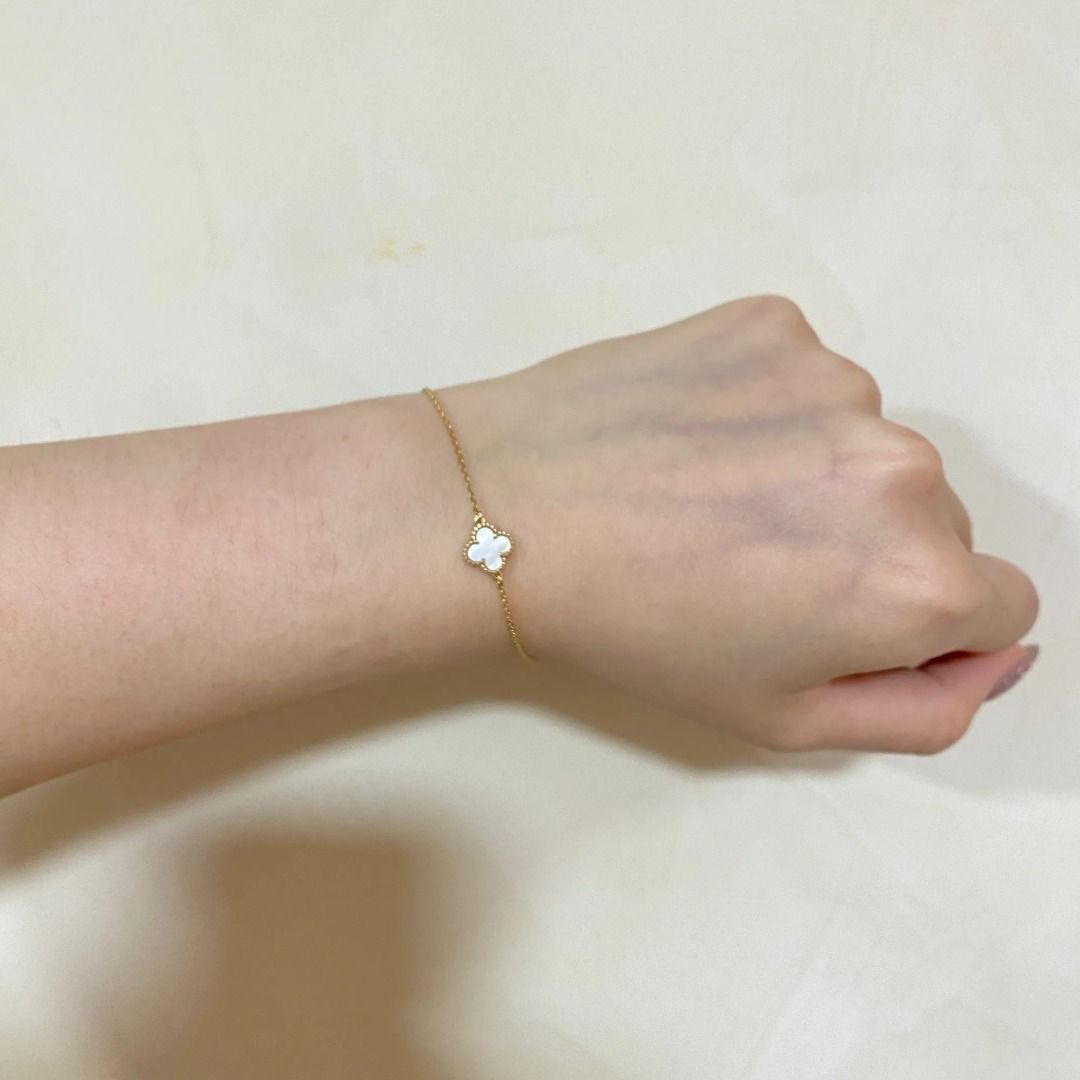 [Authentic] VCA Sweet Alhambra Bracelet Yellow Gold and White Mother of ...