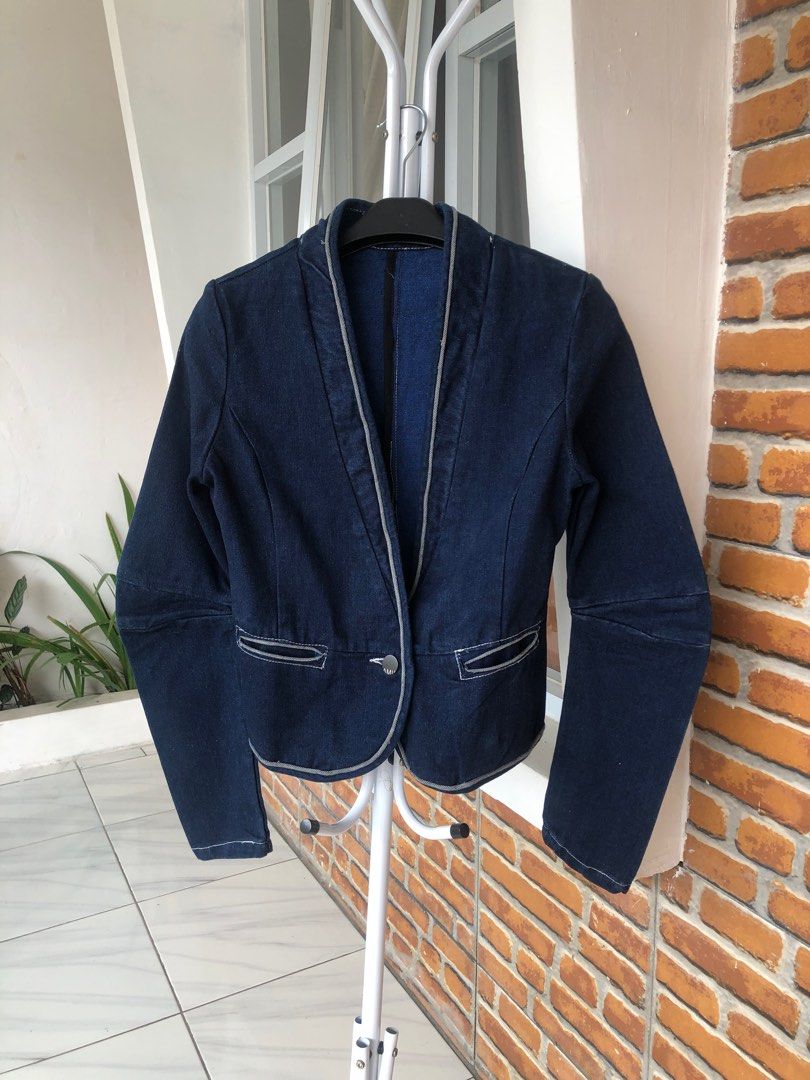 Blazer Jeans Biru, Fesyen Wanita, Pakaian Wanita, Baju Luaran di Carousell
