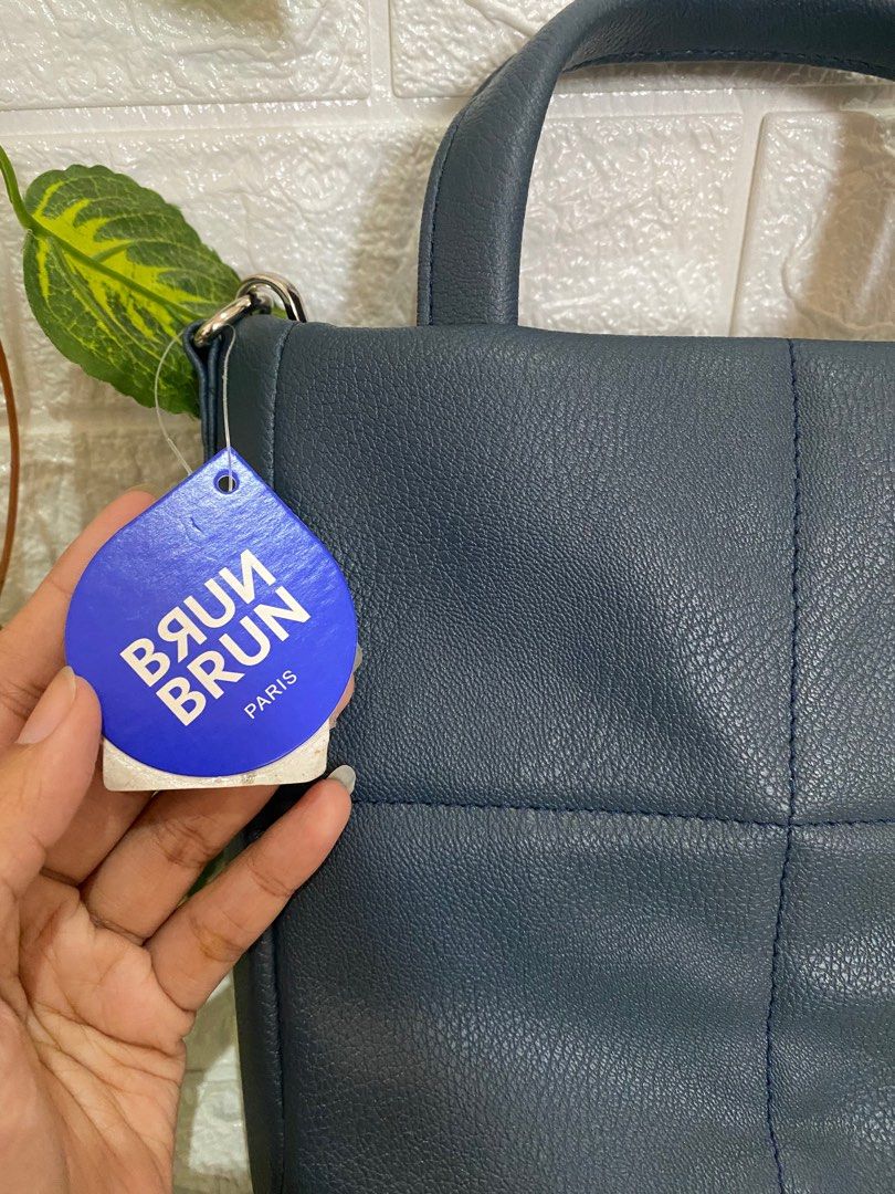 Brun brun, Fesyen Wanita, Tas & Dompet di Carousell