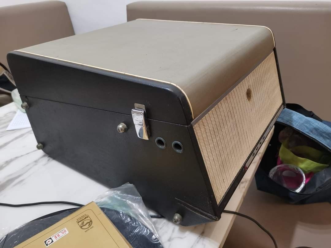 BUSH Portable Turntable, Audio, Portable Music Players on Carousell