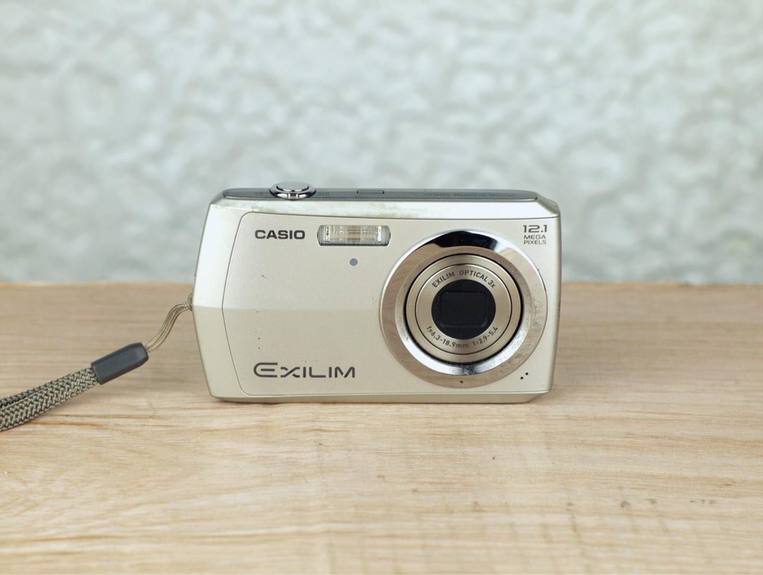 Casio Exilim EX-Z 16 Digital Camera, Photography, Cameras on Carousell