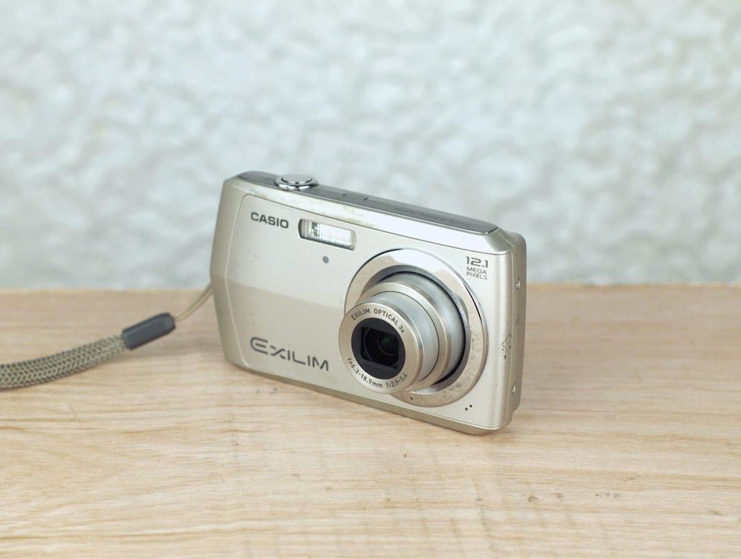 Casio Exilim EX-Z 16 Digital Camera, Photography, Cameras on Carousell