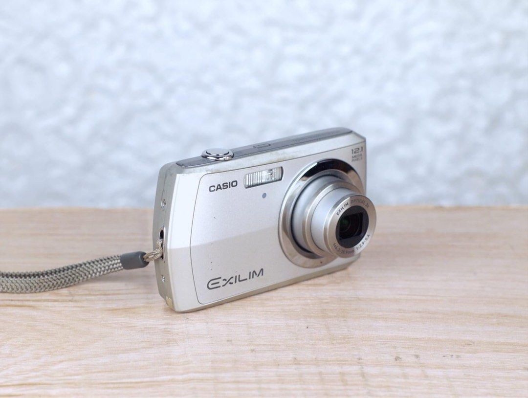 Casio Exilim EX-Z 16 Digital Camera, Photography, Cameras on Carousell