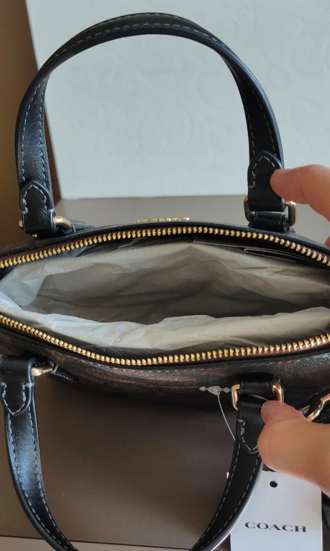 COACH mini cross body bag, Women's Fashion, Bags & Wallets, Cross-body Bags on Carousell