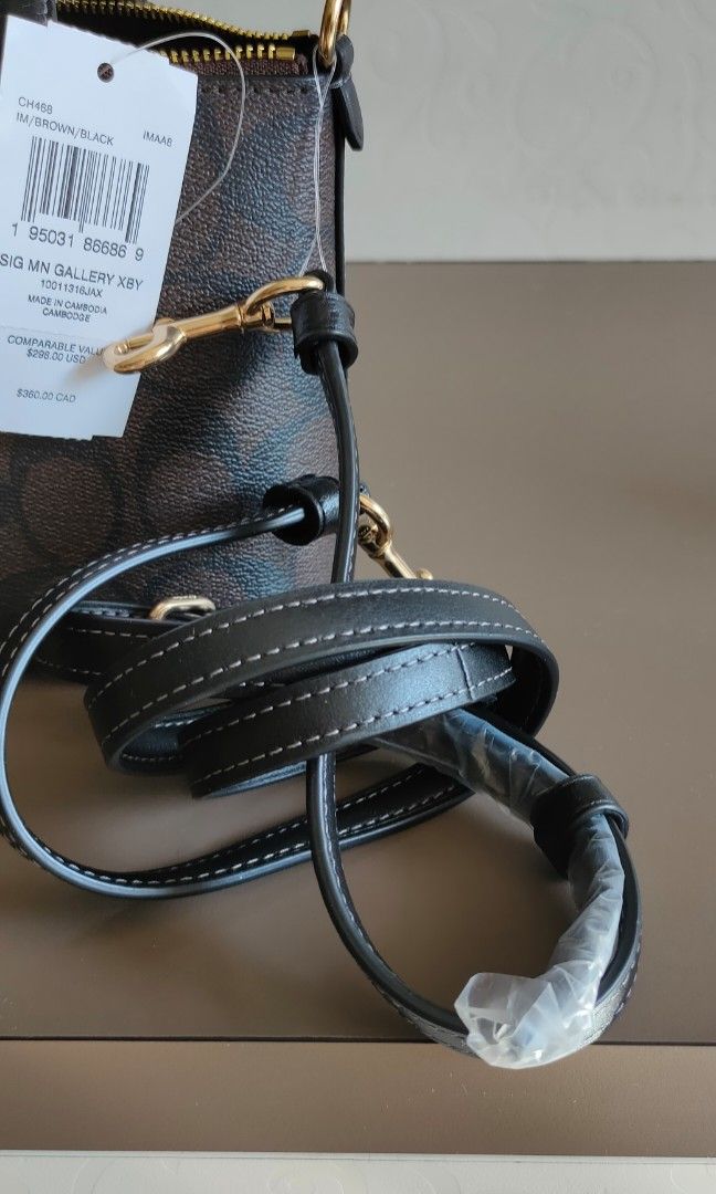 COACH mini cross body bag, Women's Fashion, Bags & Wallets, Cross-body Bags on Carousell