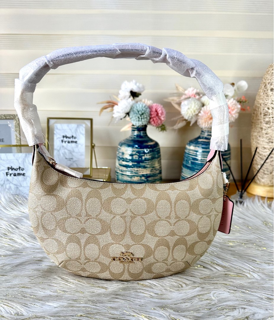 Coach Signature Payton, Luxury, Bags & Wallets on Carousell