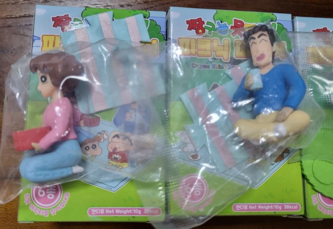 Crayon shin chan picnic figure, Hobbies & Toys, Toys & Games on Carousell