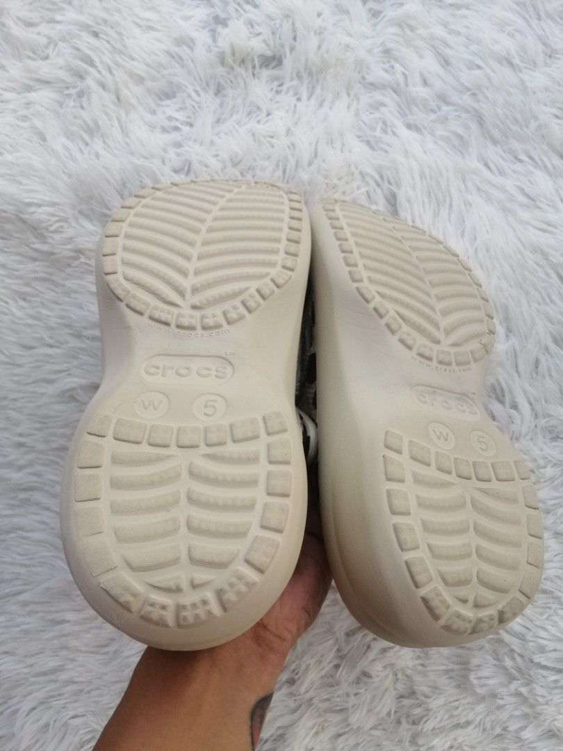 Crocs platforms original, Women's Fashion, Footwear, Slippers and ...