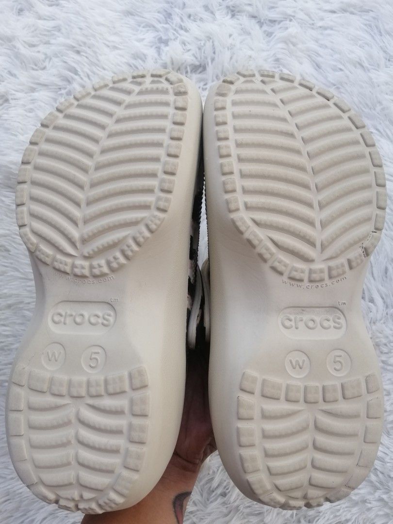 Crocs platforms original, Women's Fashion, Footwear, Slippers and ...