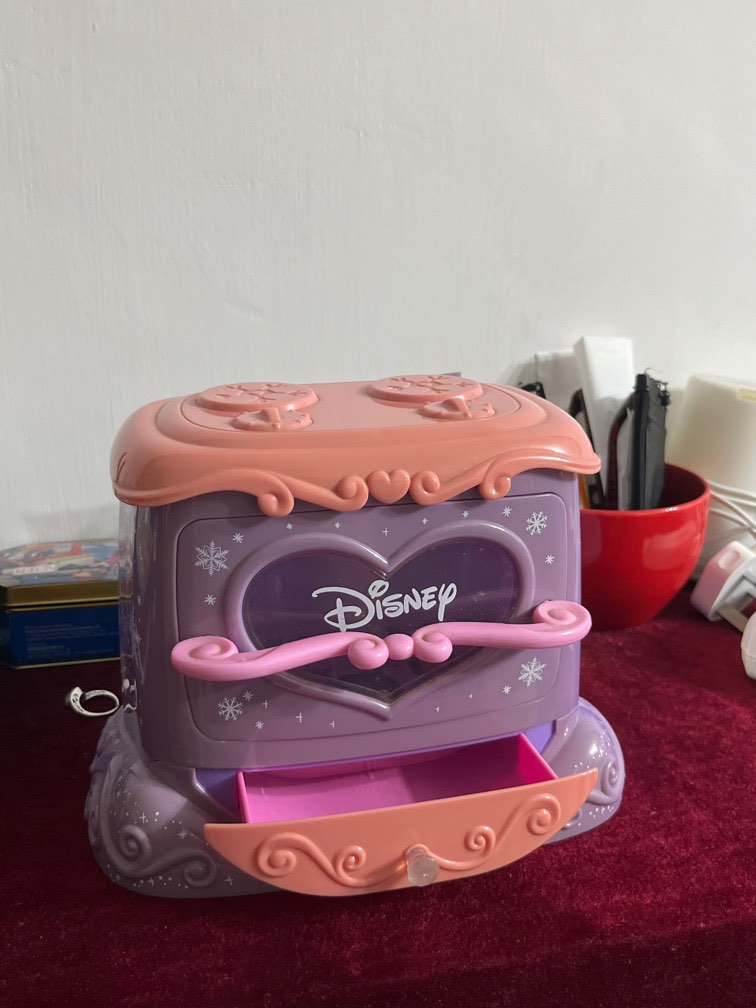 Disney storage box (2 layers), 興趣及遊戲, 玩具 & 遊戲類 - Carousell