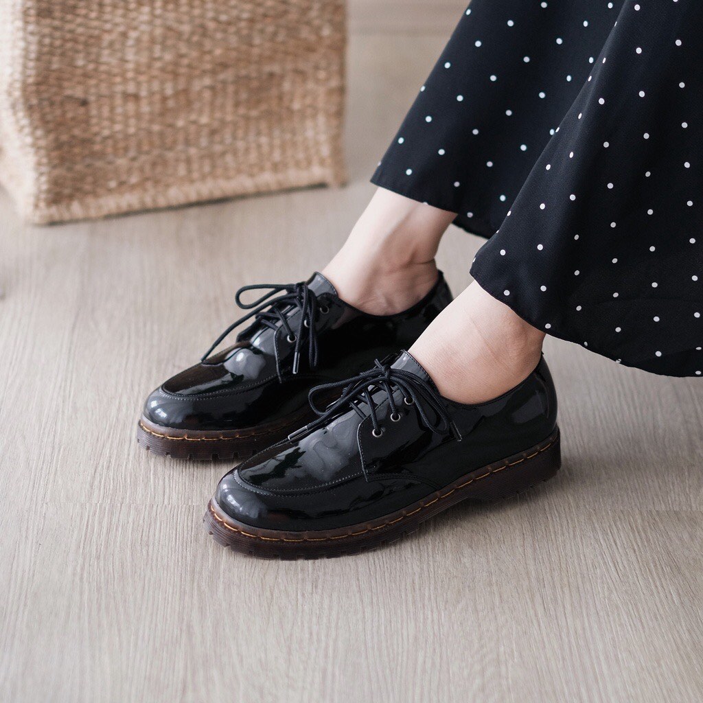 Docmart oxford shoes cekhas, Fesyen Wanita, Sepatu di Carousell