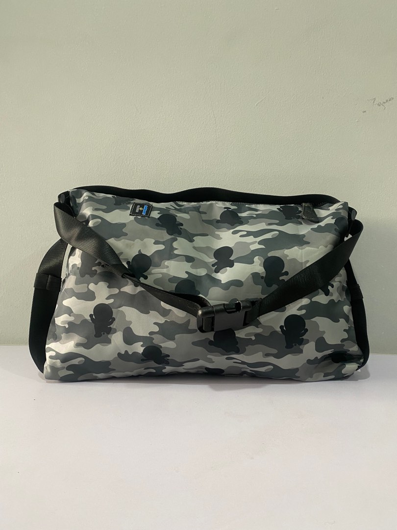 tas selempang Doraemon, Fesyen Pria, Tas & Dompet , Lainnya di Carousell