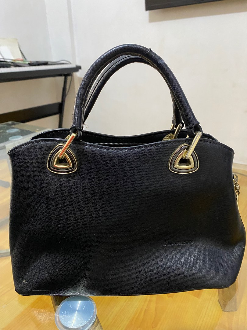 Hand bag on Carousell