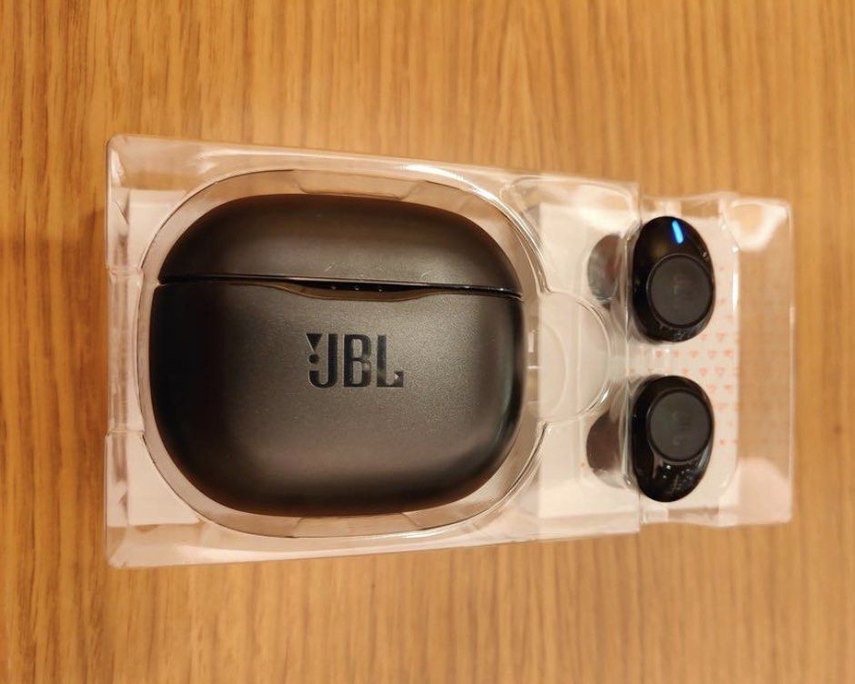Jbl Bluetooth Earbuds Audio Earphones On Carousell